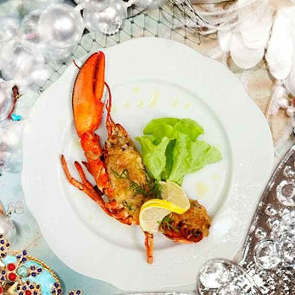 Nyårsmeny med lyxig hummersoppa, oxfilé och vit chokladpannacotta ...