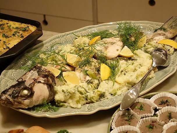 Ernsts juliga gös med stomp, savojkål och brynt dillsmör | Recept från ...