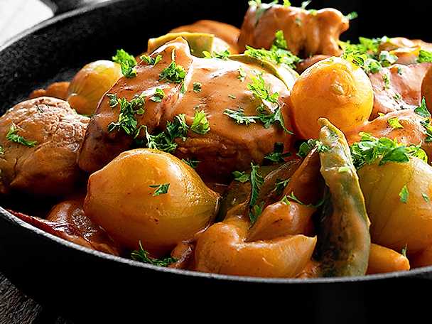 Gryta med fläskfilé och smålökar | Recept från Köket.se