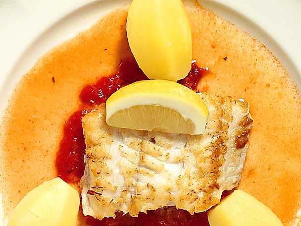 Halstrad fiskfilé med tomatröra | Recept från Köket.se