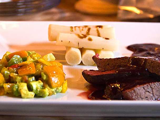 Konjaksbestänkt hjortfilé | Recept från Köket.se