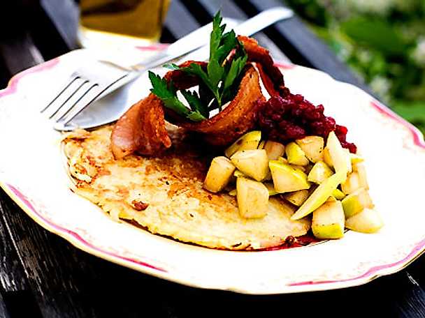 Krispig raggmunk med rimmat fläsk,äpple och västerbottenost | Recept ...