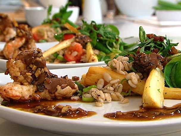 Matig sallad på rostat korngryn med havskräftor och fläskströssel ...