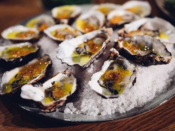 Ostron med brynt smör och saffran | Recept från Köket.se