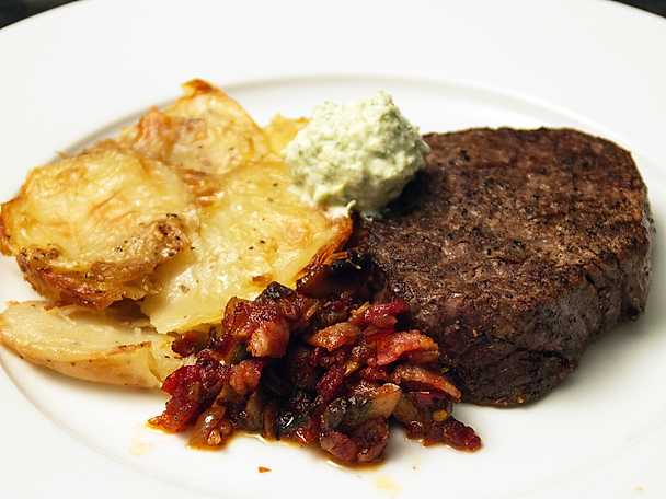 Oxfilé Provençale med svamp- och persiljekräm | Recept från Köket.se