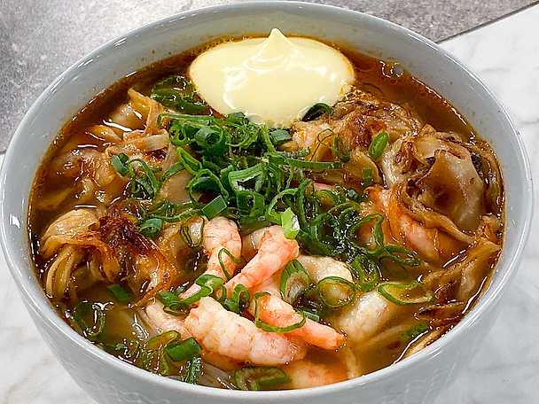 Risnudlar i räkbuljong med räkor, citrongräs och fänkål | Recept från ...