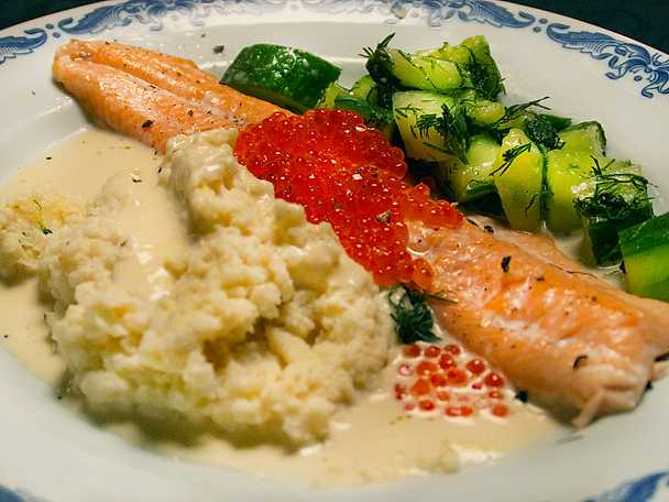 Röding med rotselleripuré, smörslungad gurka och forellrom | Recept ...