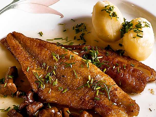 Stekt abborrfilé med kantareller | Recept från Köket.se