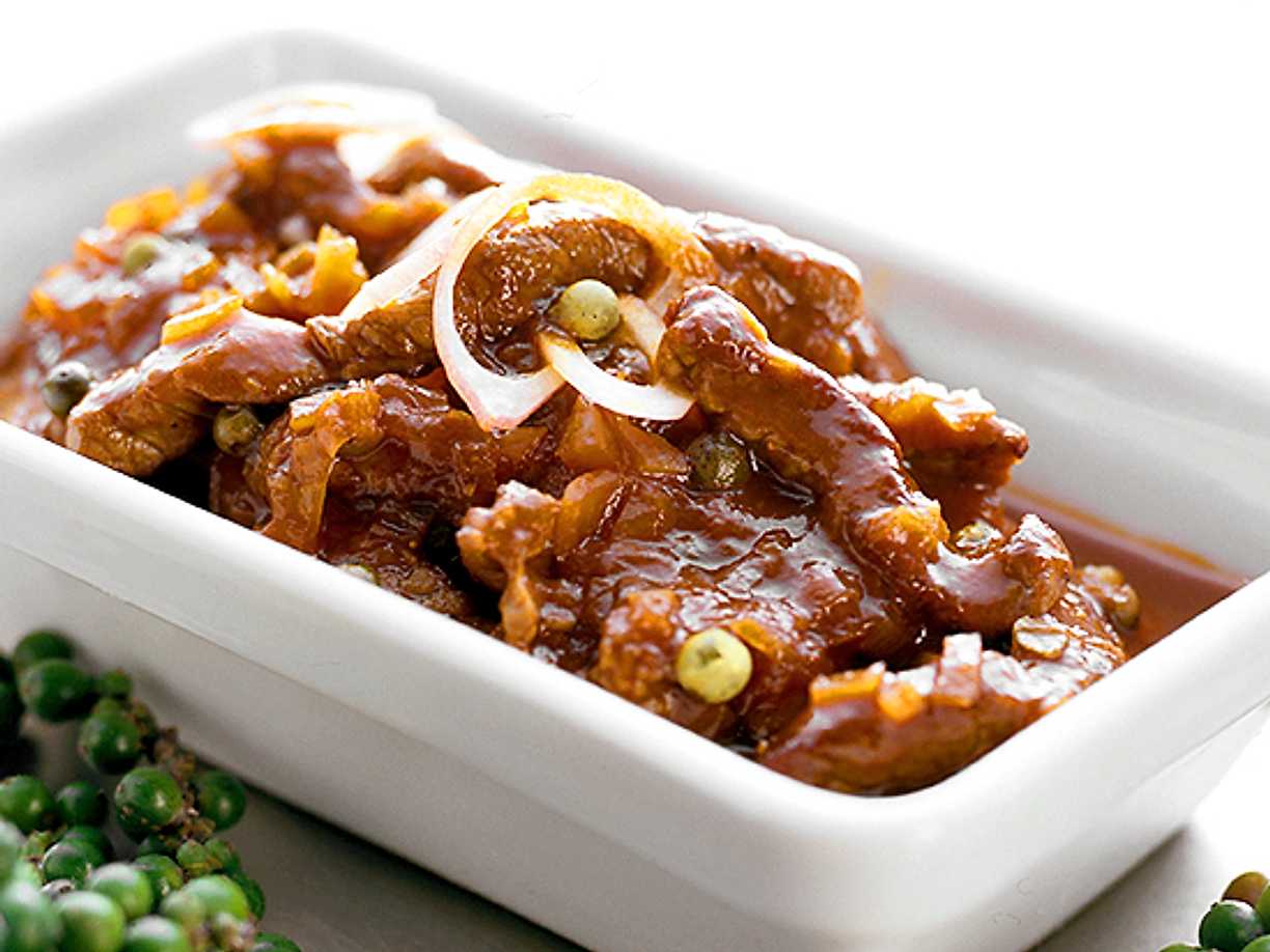 Biff i kryddig sås med lök och ärter | Köket.se