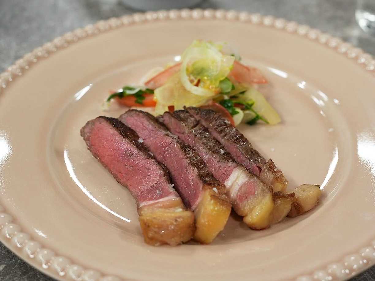 Biff med friterad potatis och bearnaisesmör | Köket.se