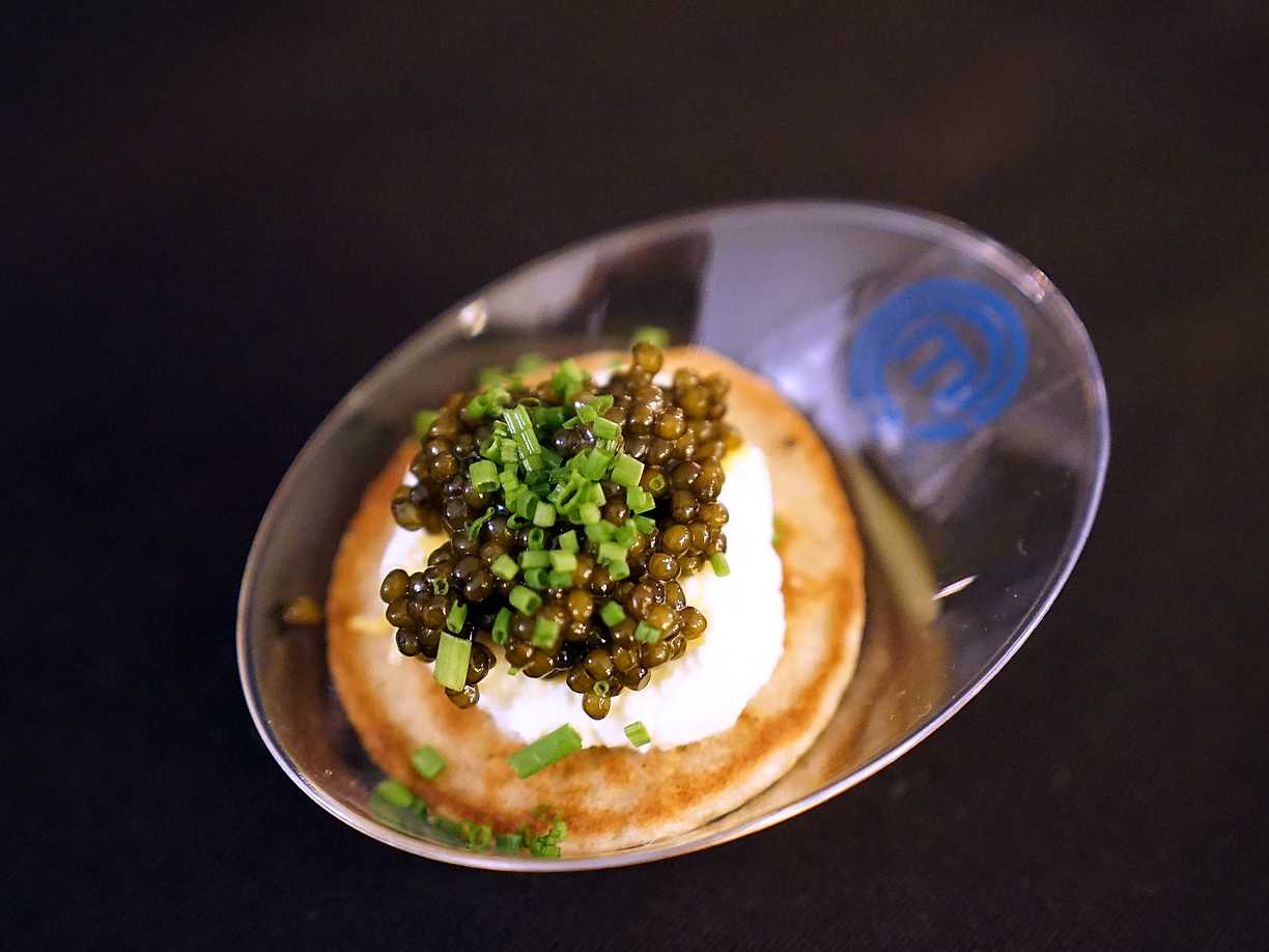 Blinier med smetana och saltgurka | Köket.se