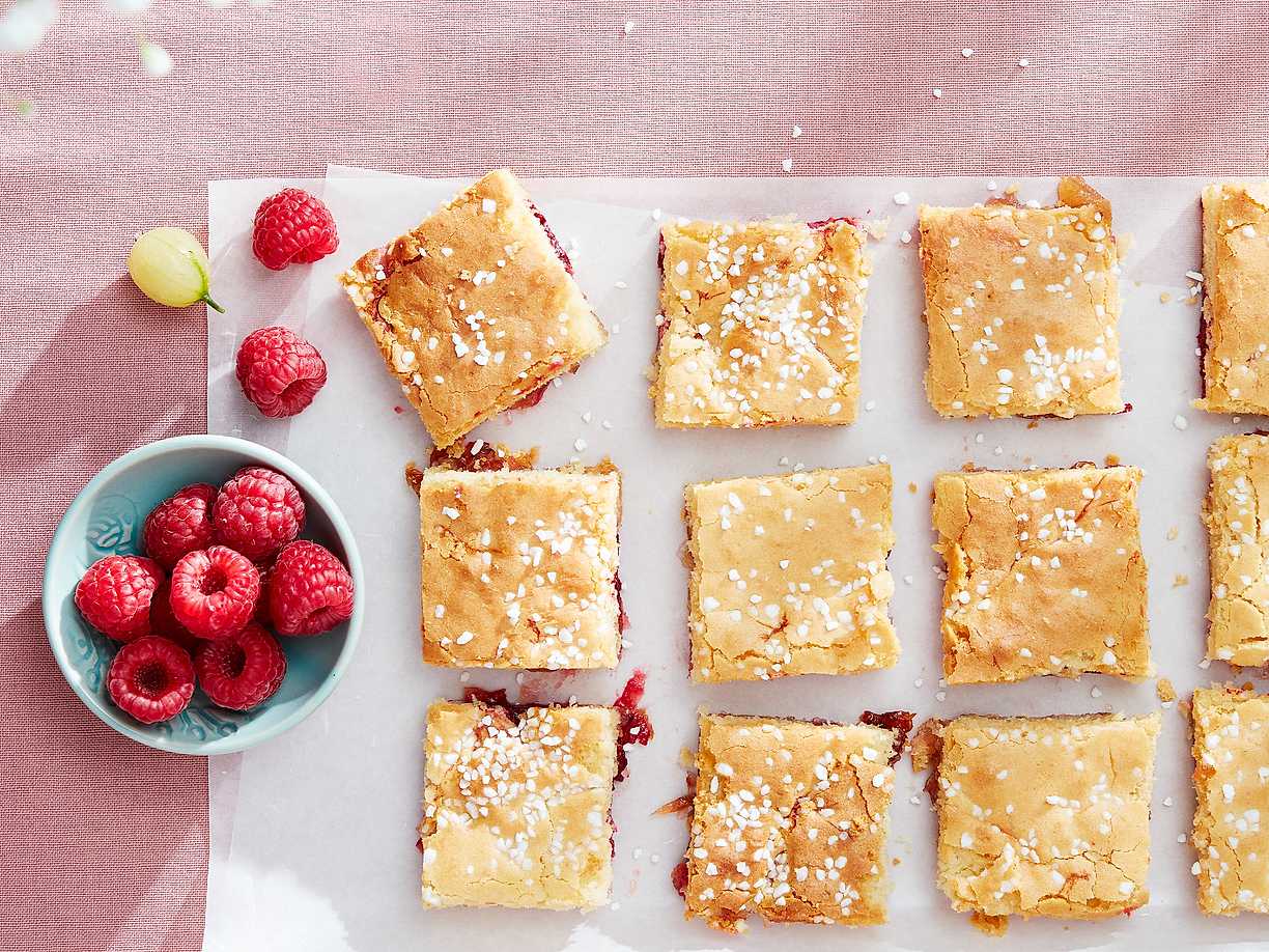 Blondies med krusbärsmarmelad | Köket.se