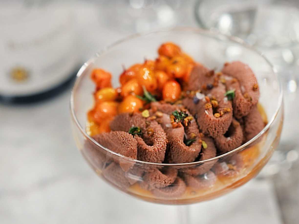 Chokladmousse med havtorn och bipollen | Köket.se