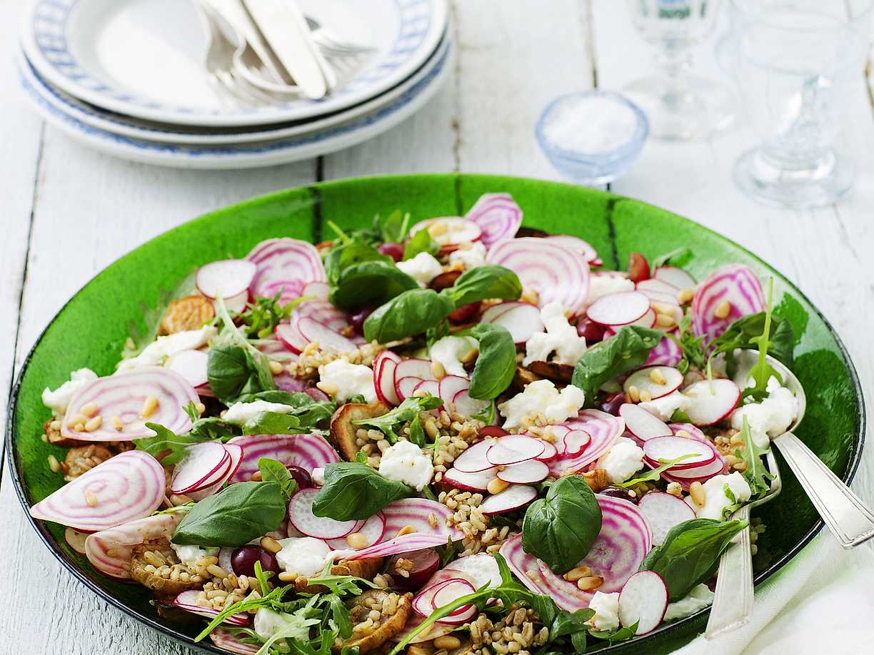 Matiga sallader som räcker till många | Köket.se