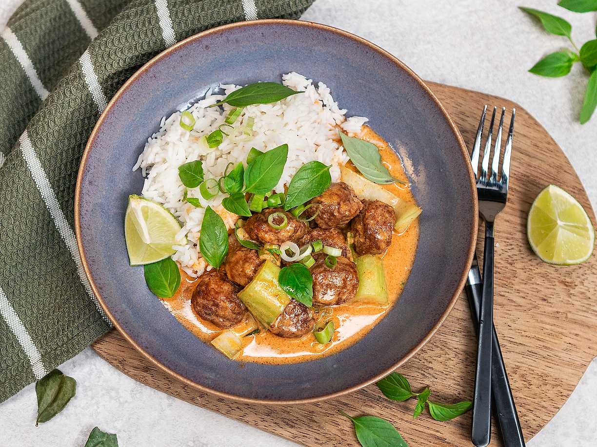 Köttbullar i krämig röd curry | Köket.se