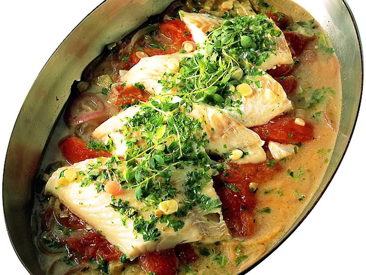 Fisk i panna med tomater och rödlök | Köket.se