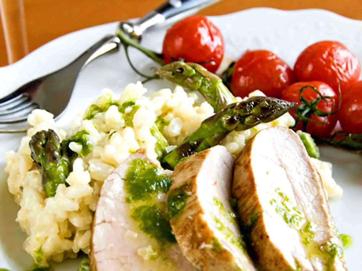 Fläskfilé med sparris- och getostrisotto | Köket.se