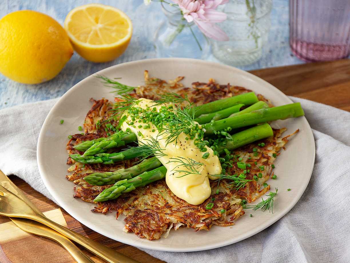 Råraka med sparris och hollandaise | Köket.se