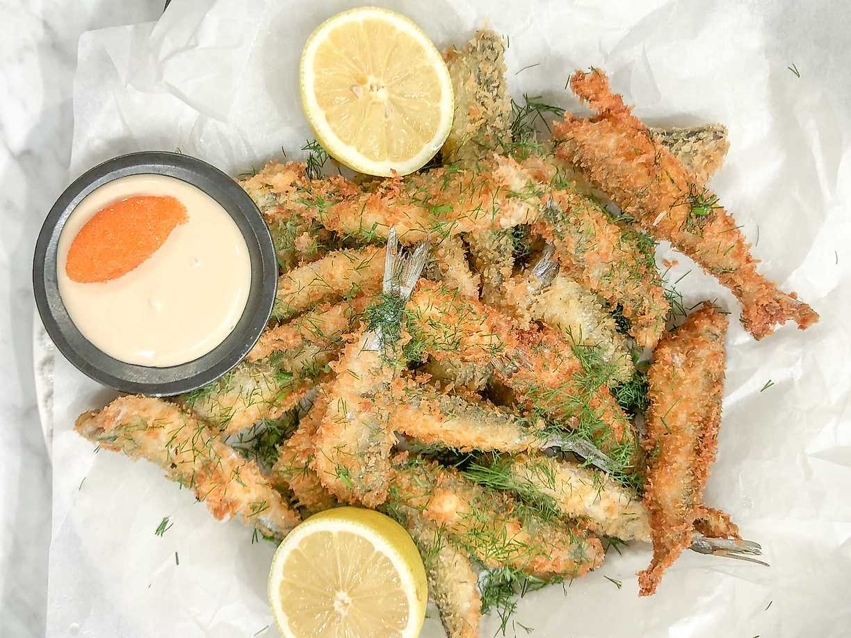 Friterad siklöja med sojamajonnäs och Kalix löjrom | Köket.se