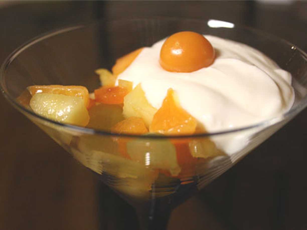 Fruktsallad med lemon curd och turkisk yoghurt | Köket.se