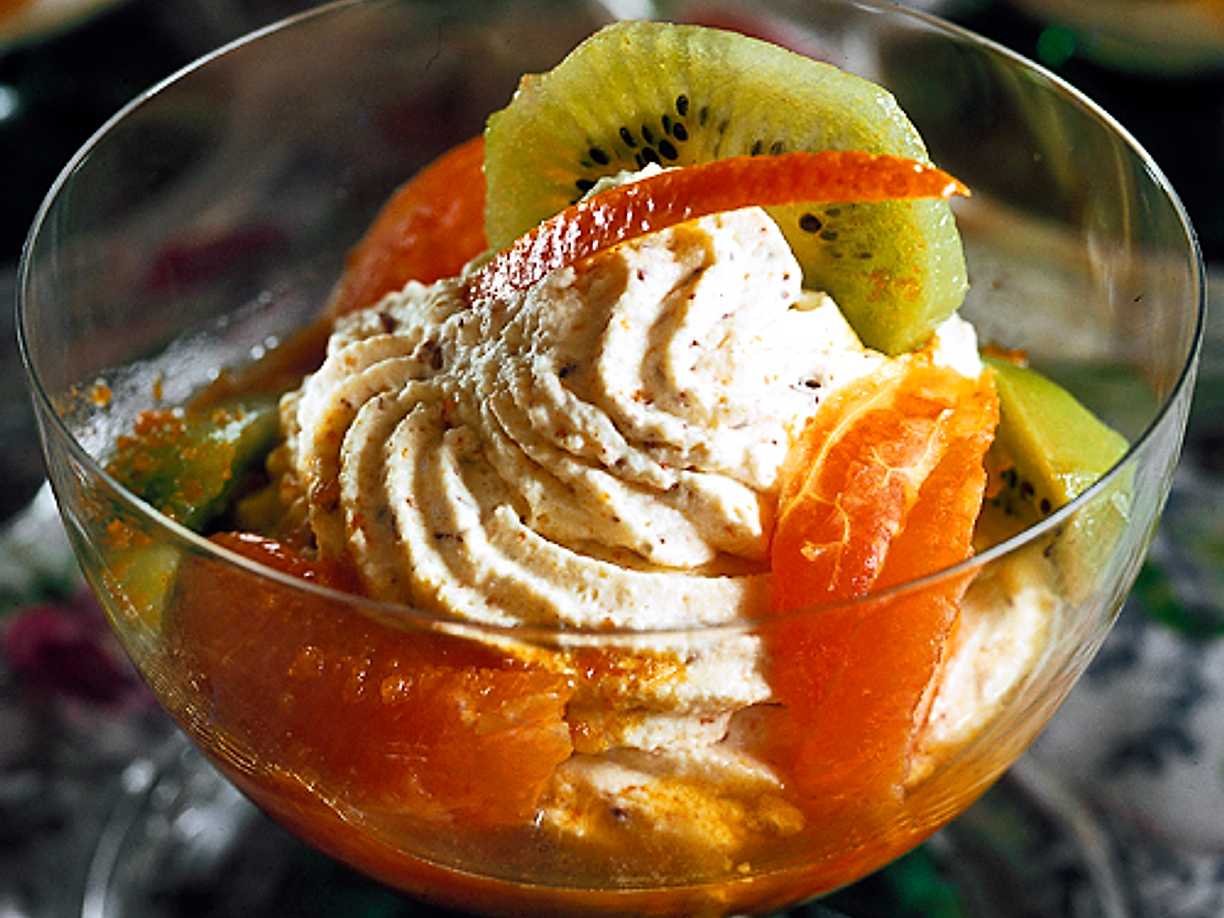 Fruktsallad med nötgrädde | Köket.se