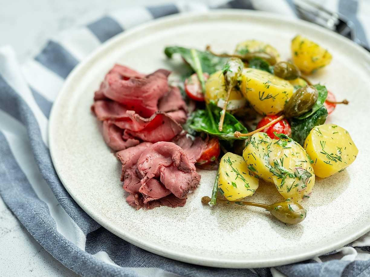 Godaste potatissalladen med rostbiff | Köket.se