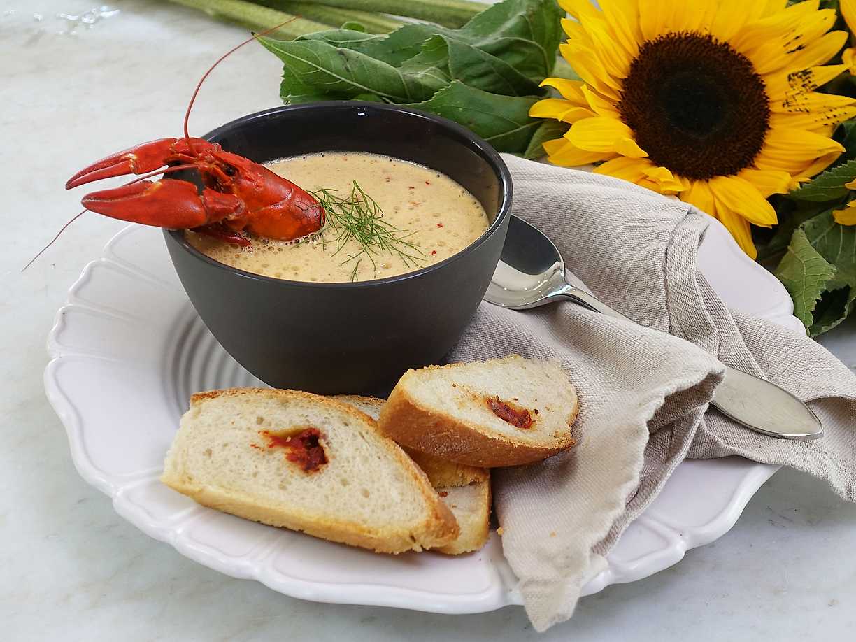 Gräddig soppa eller sås på kräftfondskok | Köket.se