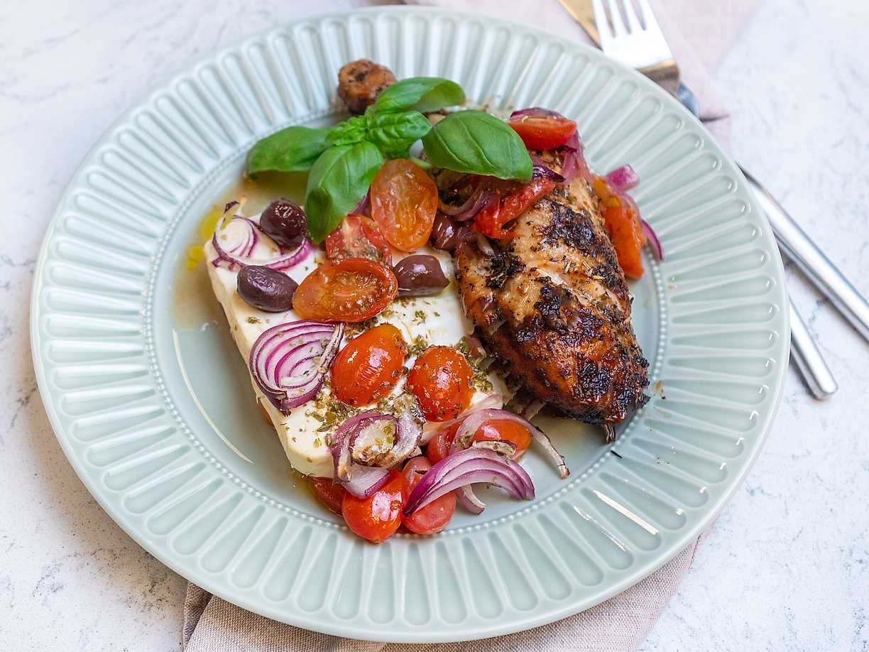 Grillad kyckling med bakad fetaost | Köket.se