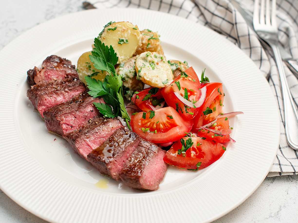 Grillad ryggbiff med potatissallad | Köket.se