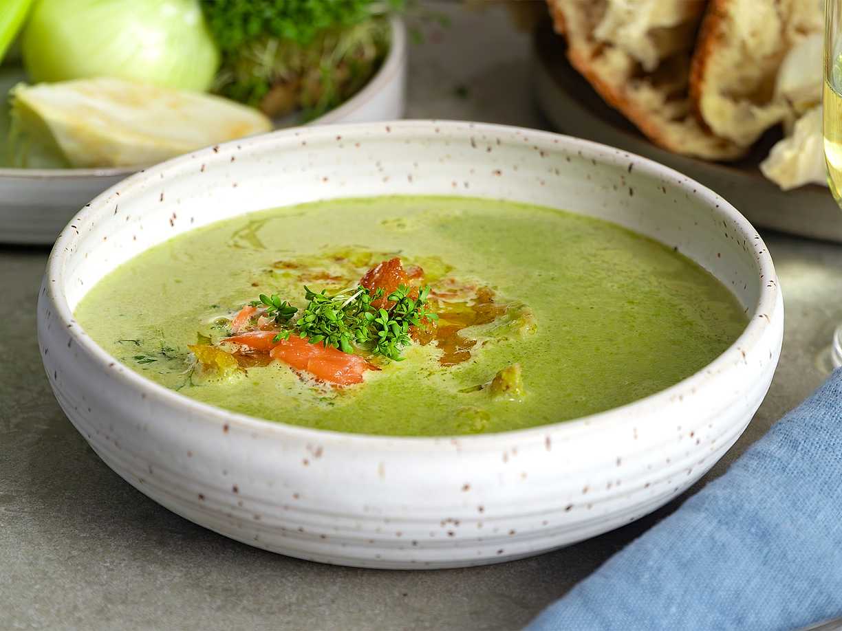 Grön ärtsoppa med kallrökt lax | Köket.se