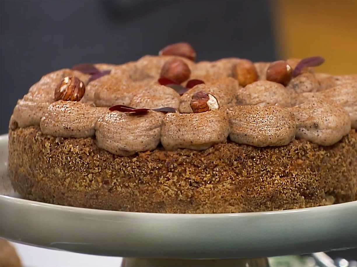 Hasselnötskaka med frosting | Köket.se