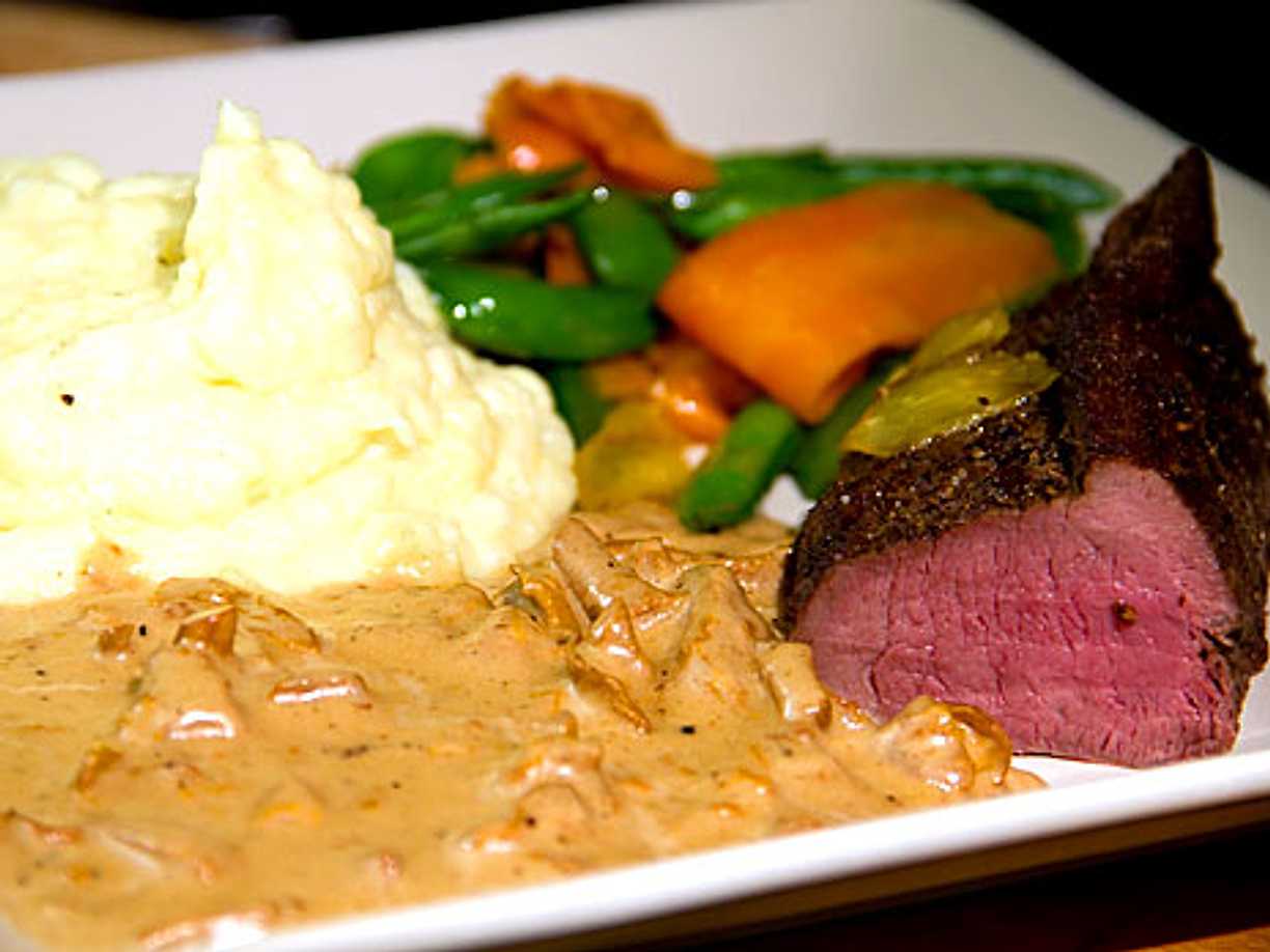 Helstekt hjortfilé jordärtkocksmos | Köket.se