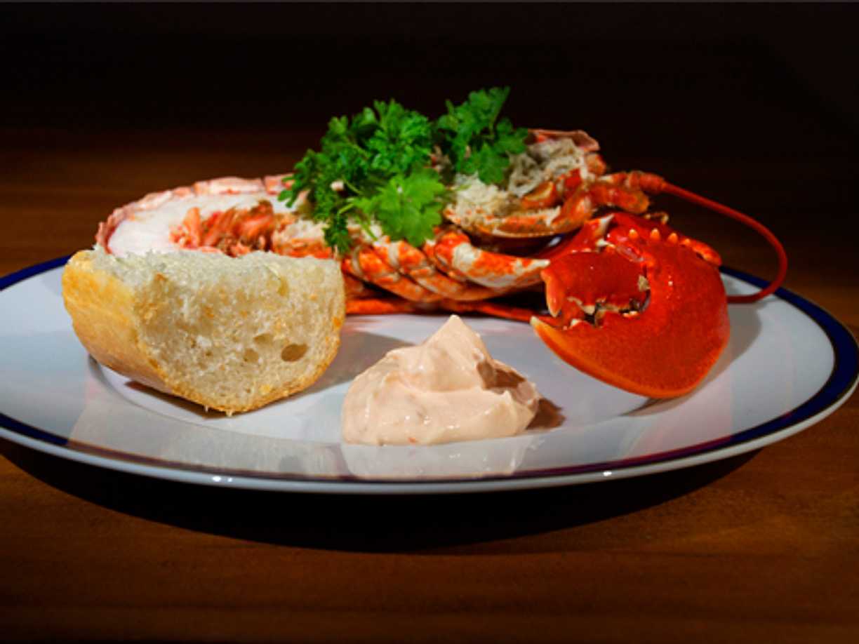 Hemkokad hummer med stark hummersås | Köket.se