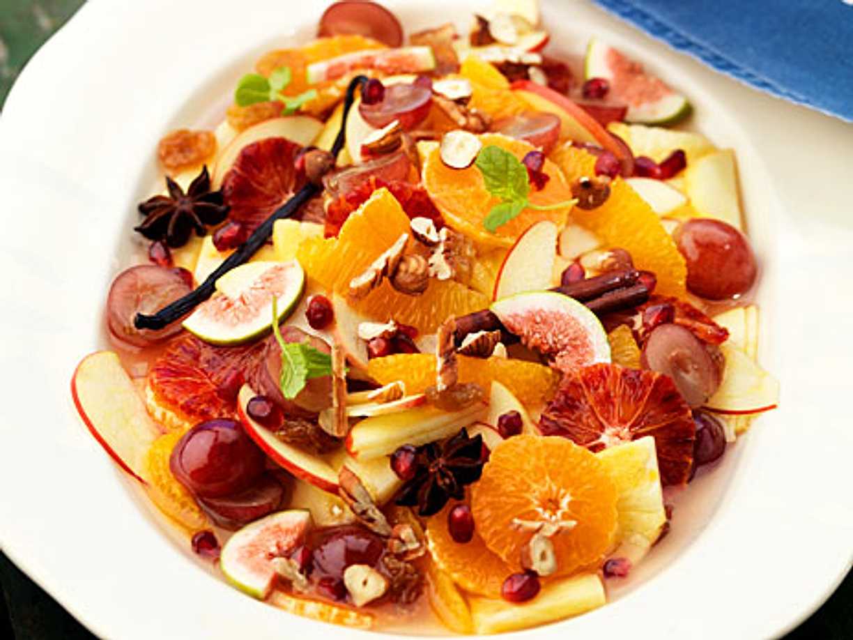 Julens fruktsallad med rostade nötter | Köket.se