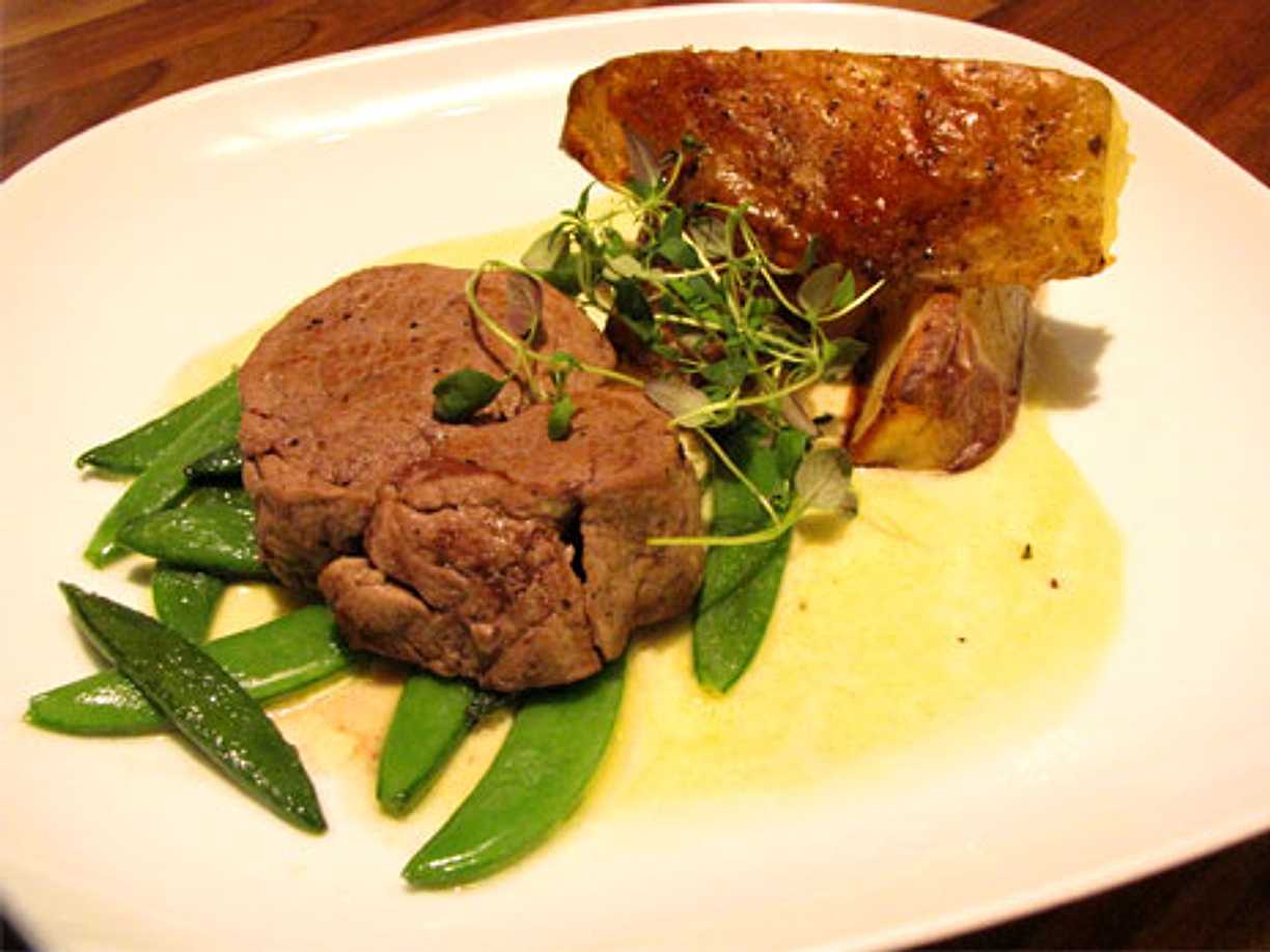 Kalvfilé med chèvresås och rostad potatis | Köket.se