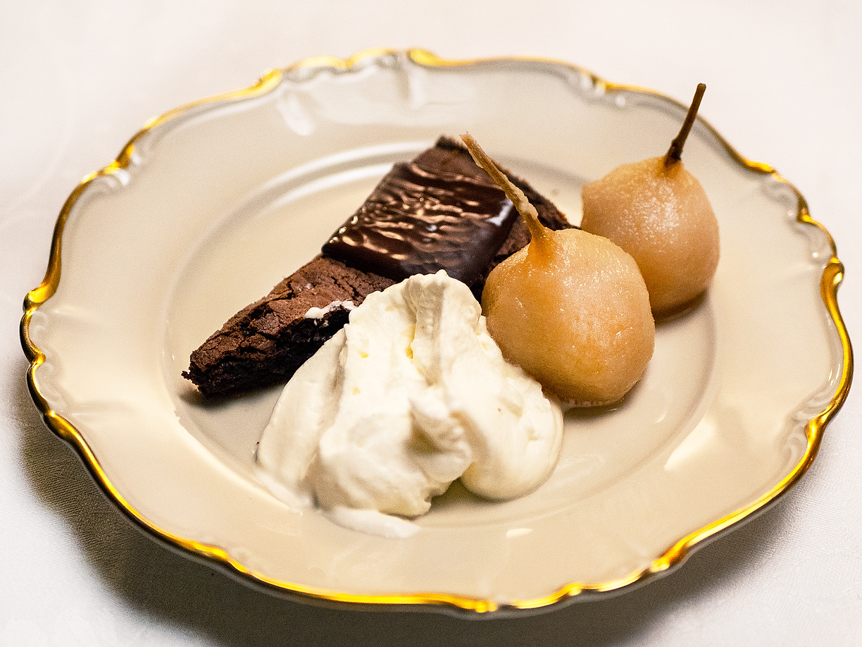 Kladdkaka med inlagda päron | Köket.se