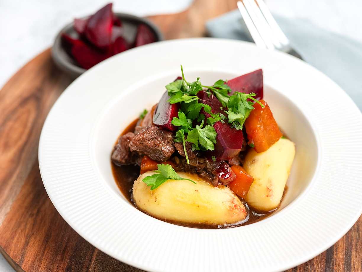 Klassisk kalops med rödbetor | Köket.se