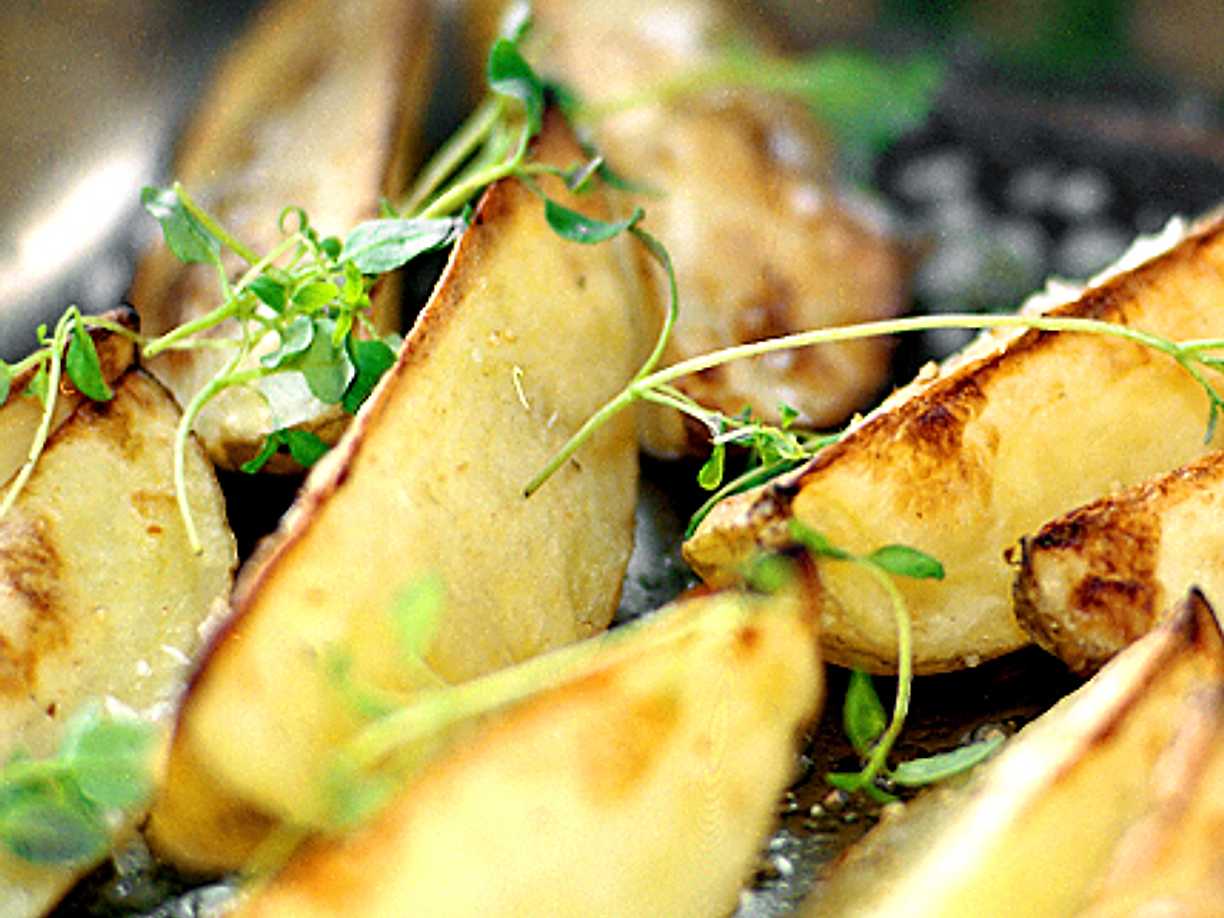 Klyftpotatis med olivolja och timjan | Köket.se