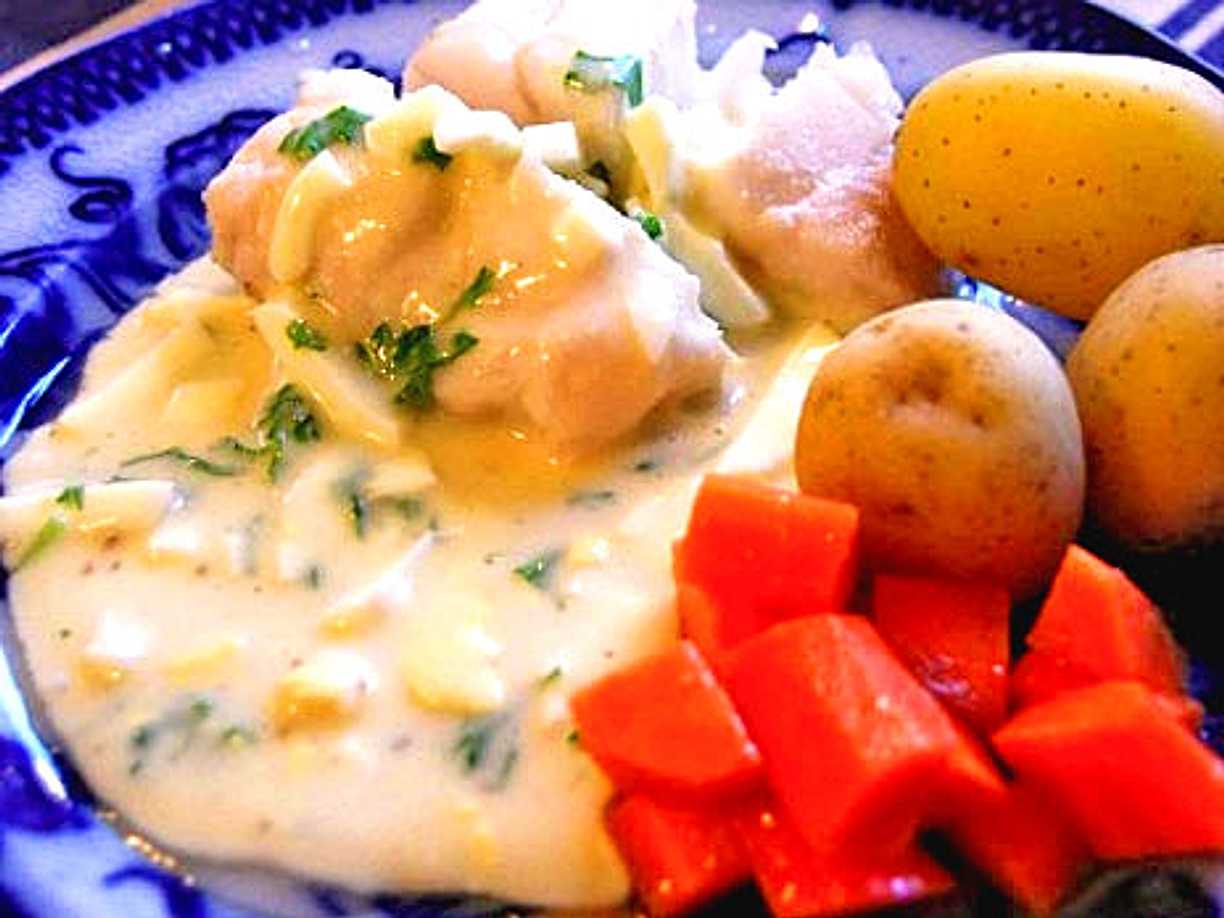 Kokt fisk med äggsås | Köket.se