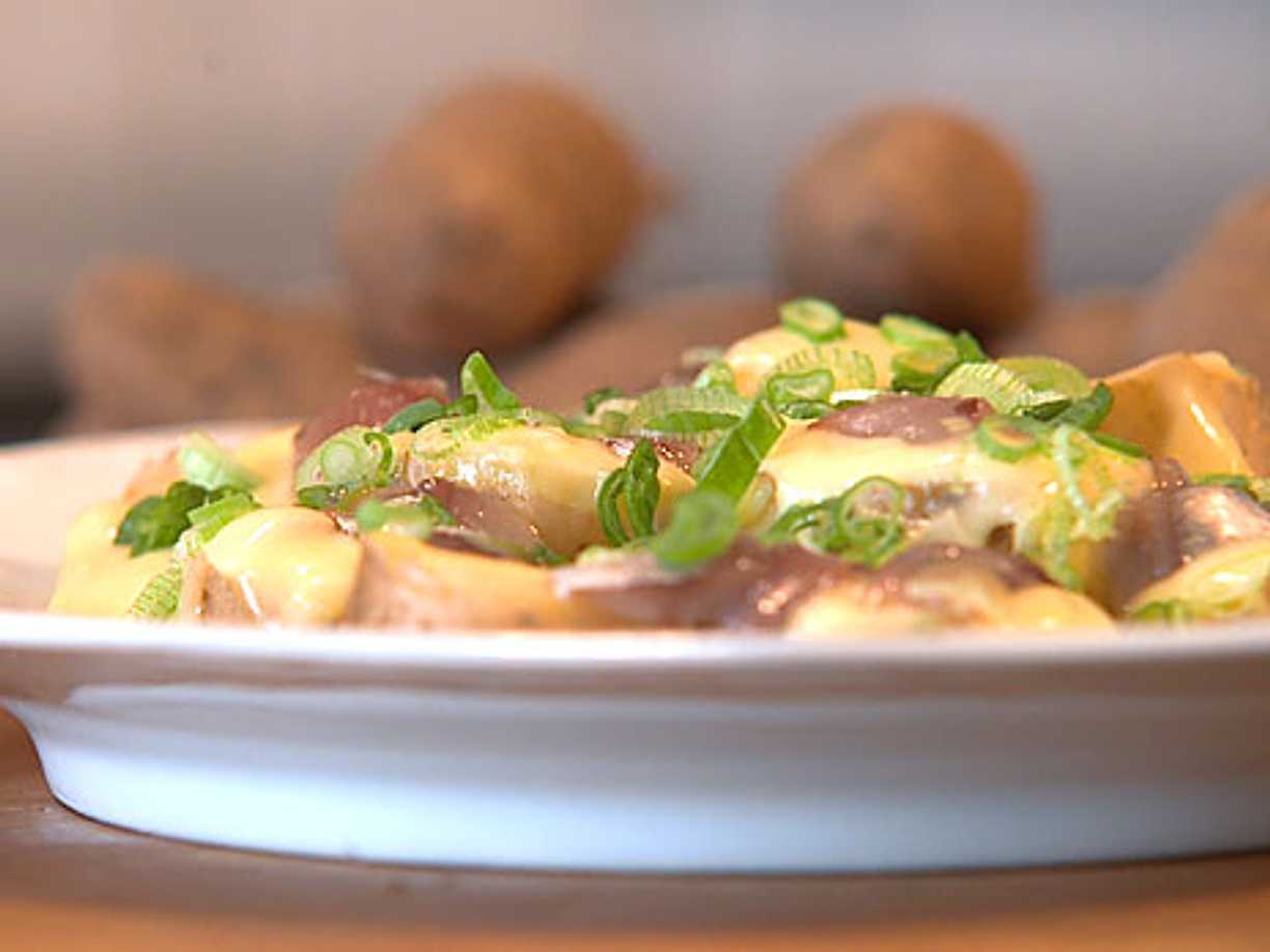 Kokt mandelpotatis med Sandefjordssmör | Köket.se