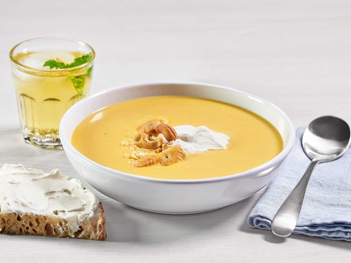 Krämigt len soppa på ugnsrostade rotfrukter | Köket.se