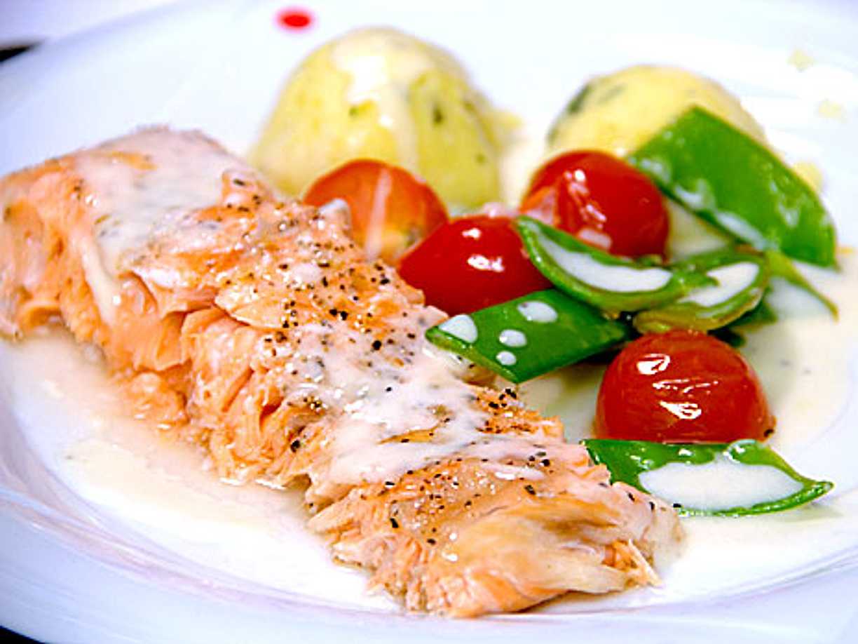 Laxfilé med örtpotatisbollar | Köket.se