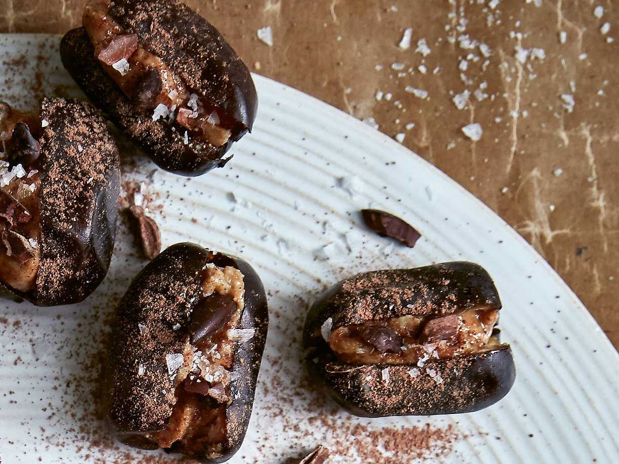 Mandelsmörsfyllda dadlar | Köket.se