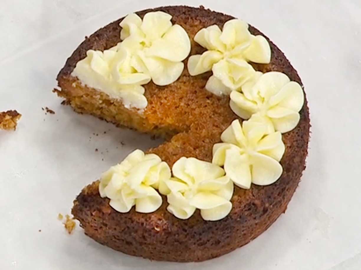 Morotskaka med färskostfrosting | Köket.se