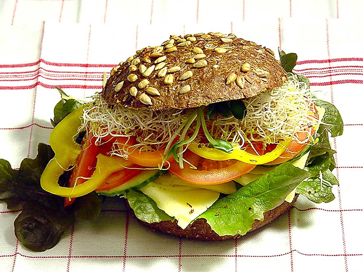 Ostmacka på rågbröd | Köket.se