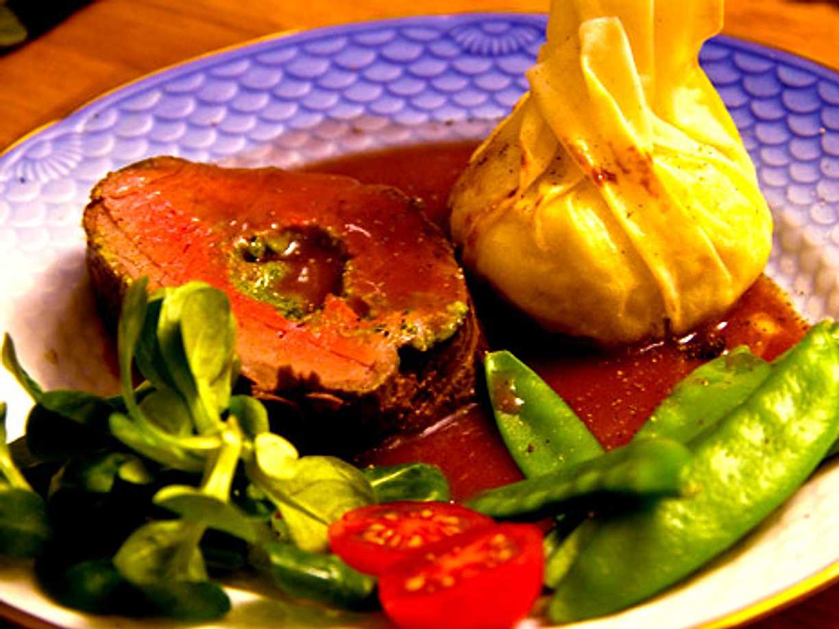 Oxfilé med hasselnötspesto och potatisknyte | Köket.se