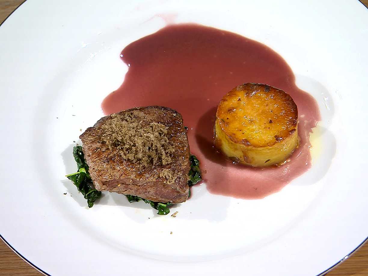 Oxfilé med tryffel, potatisfondant och sauce bordelaise | Köket.se