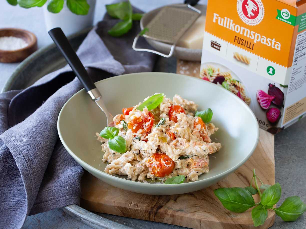 Pasta med ugnsbakade tomater och fetaost | Köket.se