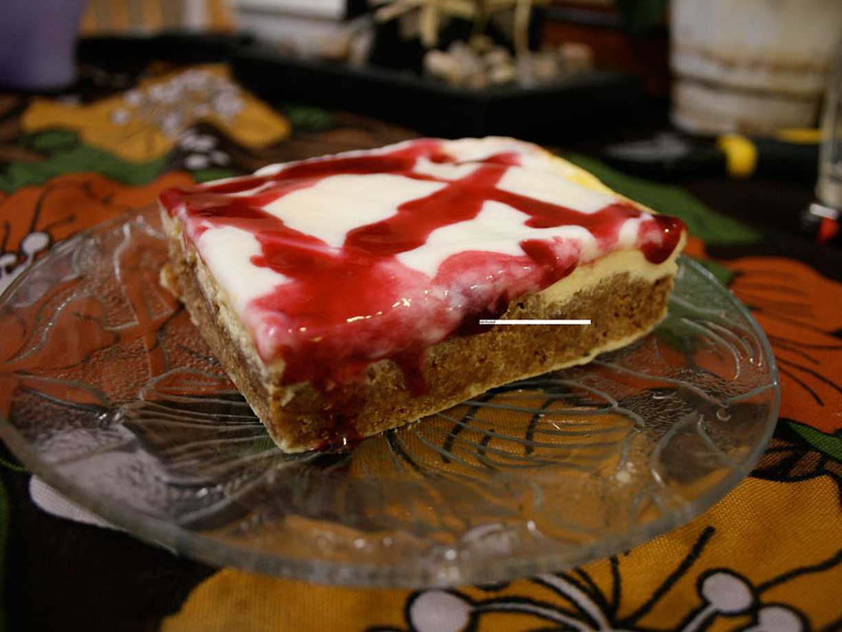 Pepparkakscheesecake med philadelphiaost och svartvinbärsgelé | Köket.se