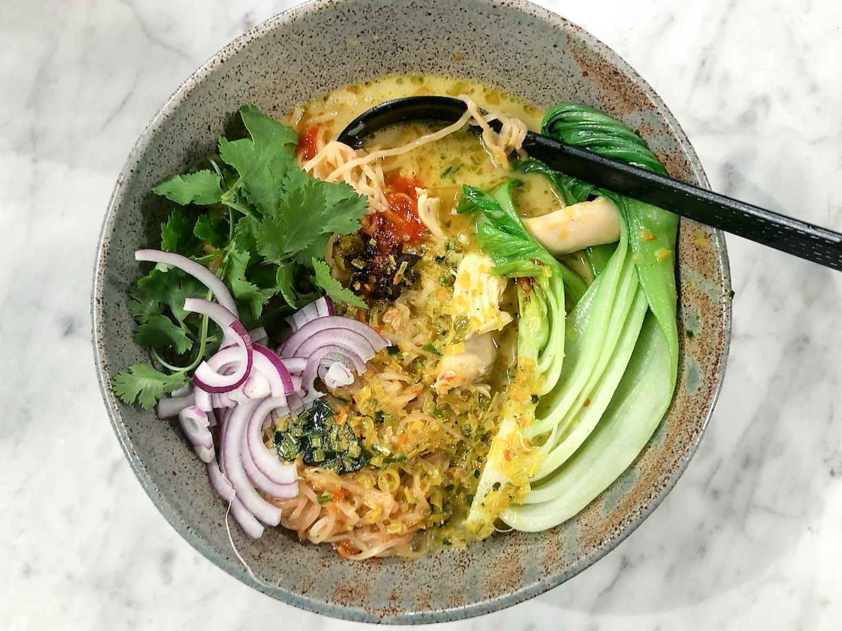 Khao soi - thaisoppa med friterade nudlar | Köket.se